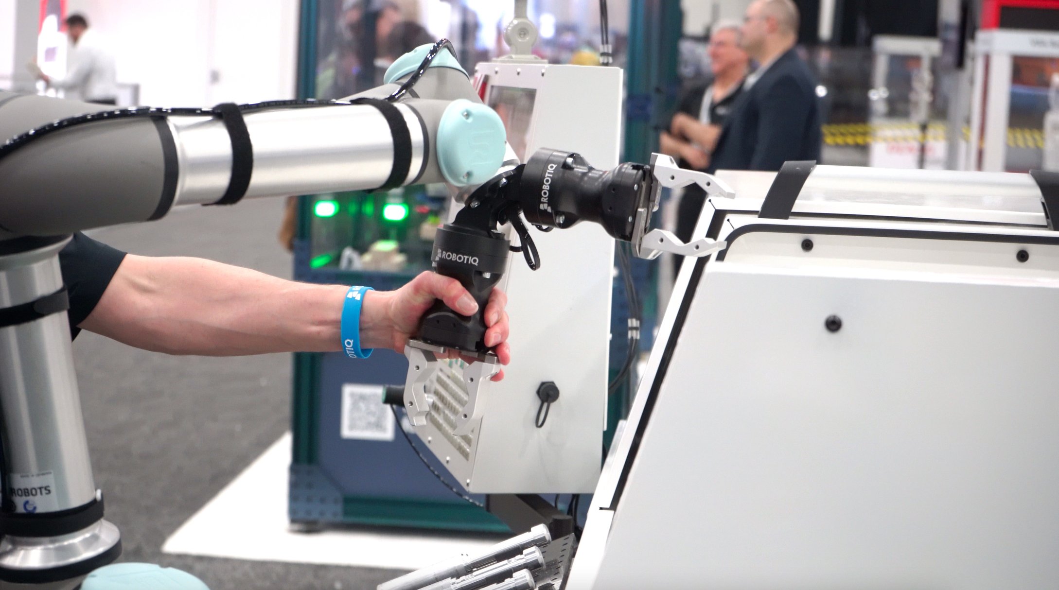 Which is Better? Intrusive or Non-Intrusive CNC Machine Tending? Which is Better? Intrusive or Non-Intrusive CNC Machine Tending?